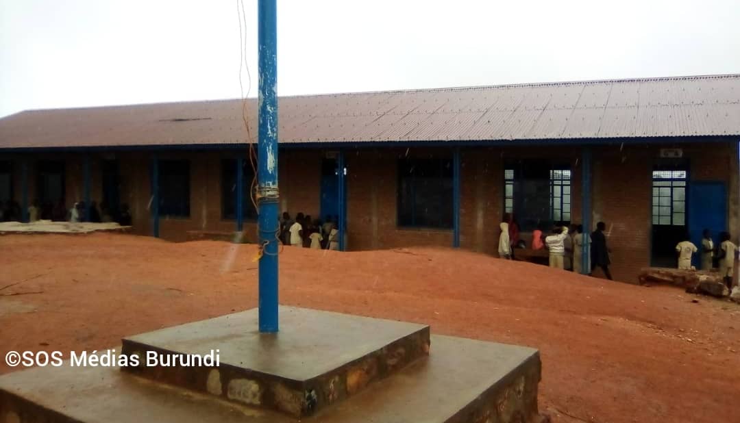 Cibitoke : des élèves soumis à des travaux forcés par un enseignant ...