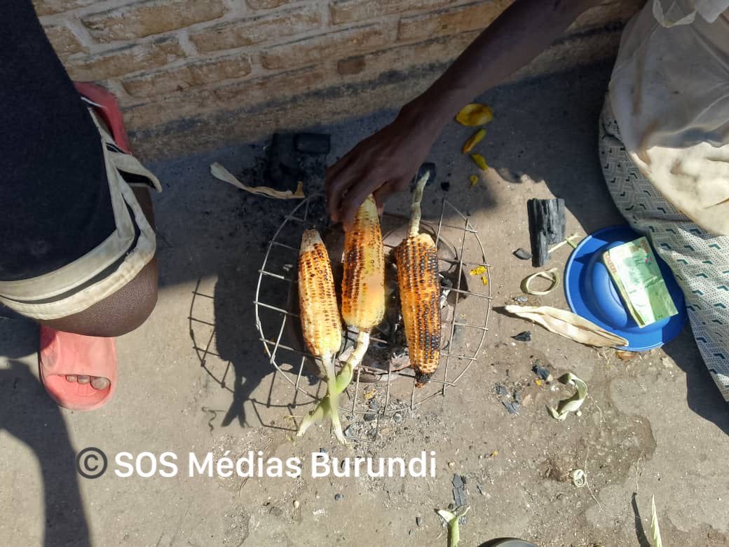 Bubanza : grilled corn, a modest source of income on public roads - SOS ...